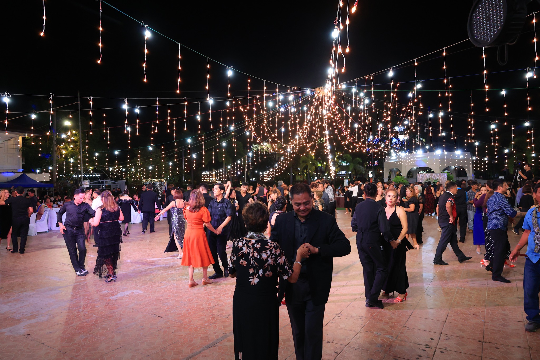 Natatanging Gabi ng Kasiyahan sa People's Grand Ball and Balikbayan ...